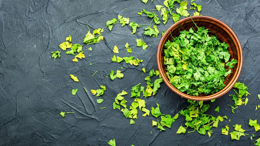 O que é cheiro-verde? Entenda o que vai no tempero