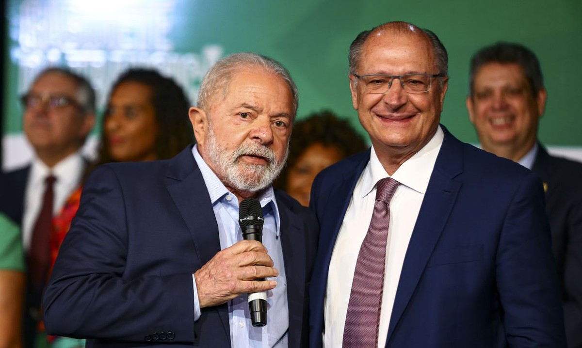 Lula toma posse para 3º mandato, com líderes internacionais e forte ...