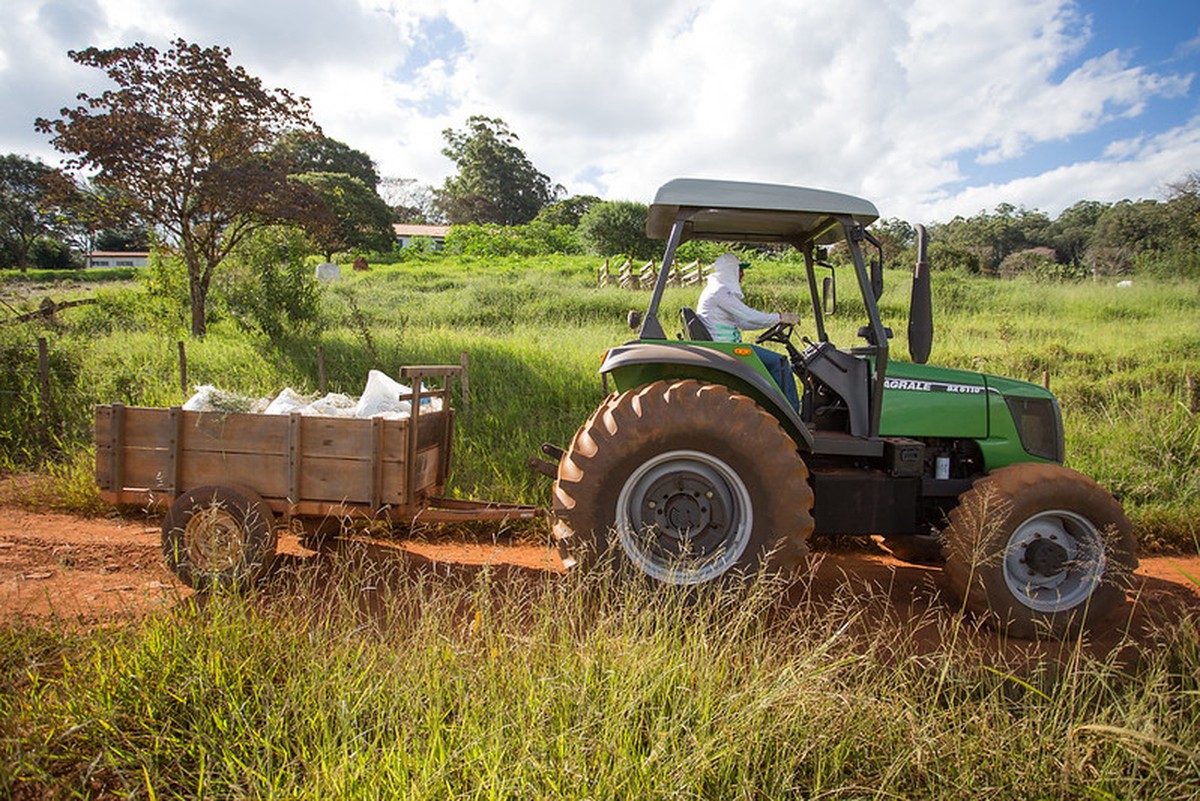 Produtor do Paraná tem, em média, três tratores por propriedade, diz ...