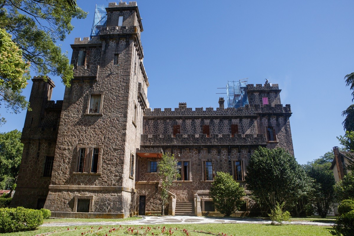 Produtor rural se torna 'guardião' de castelo histórico no RS