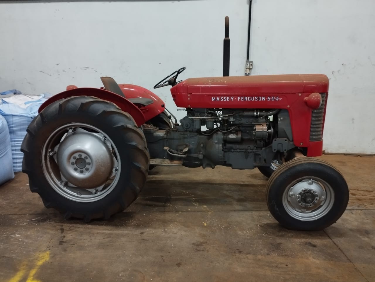 Agricultores preservam tratores antigos e a história no campo