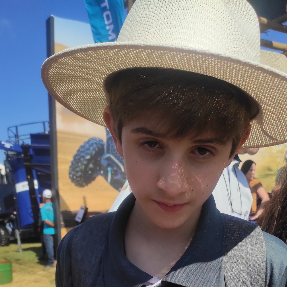 Família vai à Agrishow para incentivar filhos a 'gostarem da vida no campo'