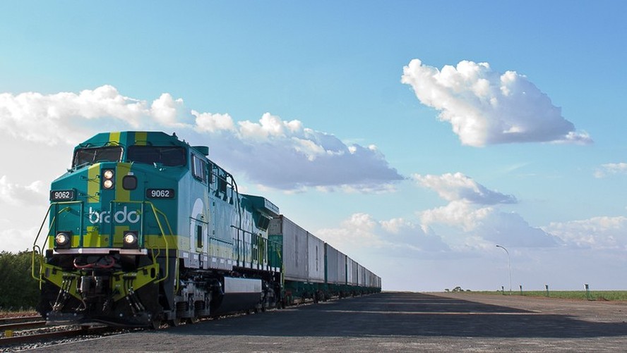 Brado atinge recorde de movimentação de 100 mil contêineres