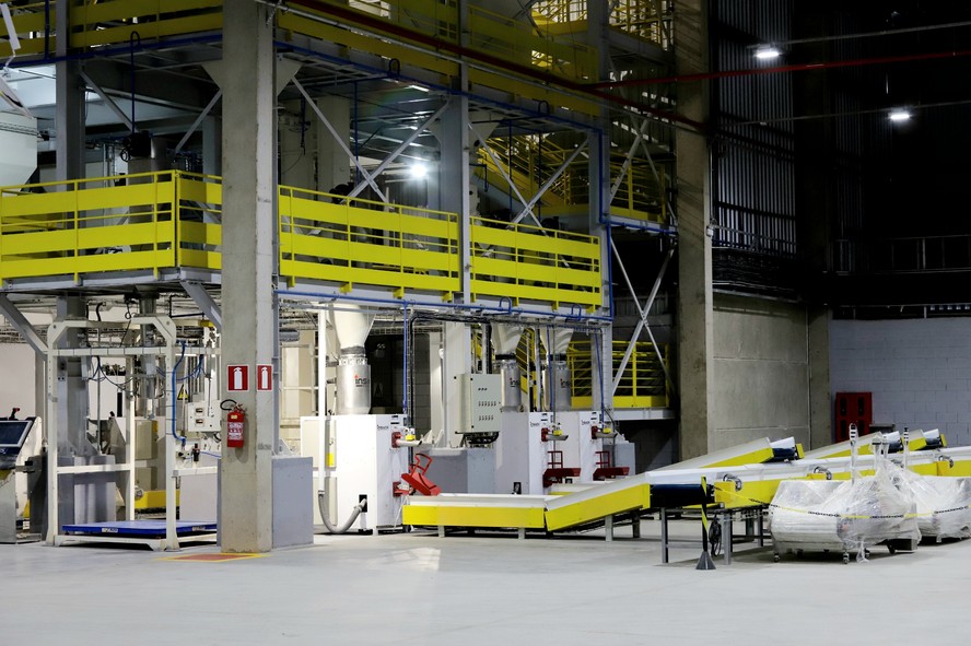 Fábrica de suplementos para gado da dsm-firmenich é inaugurada em MG