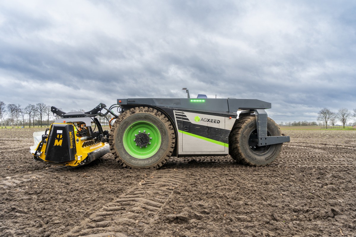 Melhor robô agrícola do mundo faz de tudo na lavoura e custa R$ 2 milhões