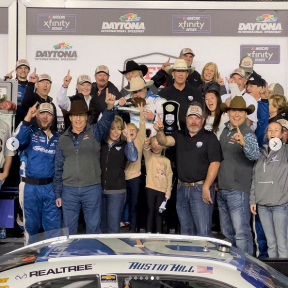 Pecuaristas promovem carne bovina em corrida de Stock Car, nos EUA