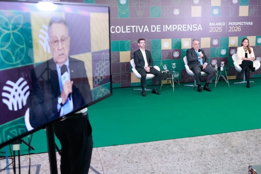 CNA aponta cenário de incertezas e crescimento mais comedido do agro em ...