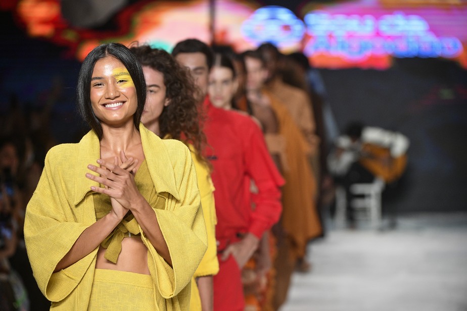Da lavoura à passarela: Algodão é protagonista na São Paulo Fashion Week | Cultura | Globo Rural